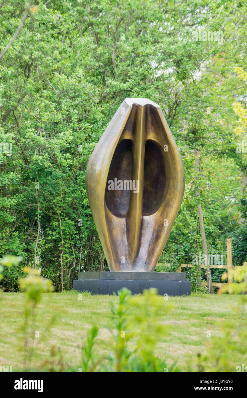 Henry moore foundation hi-res stock photography and images - Alamy
