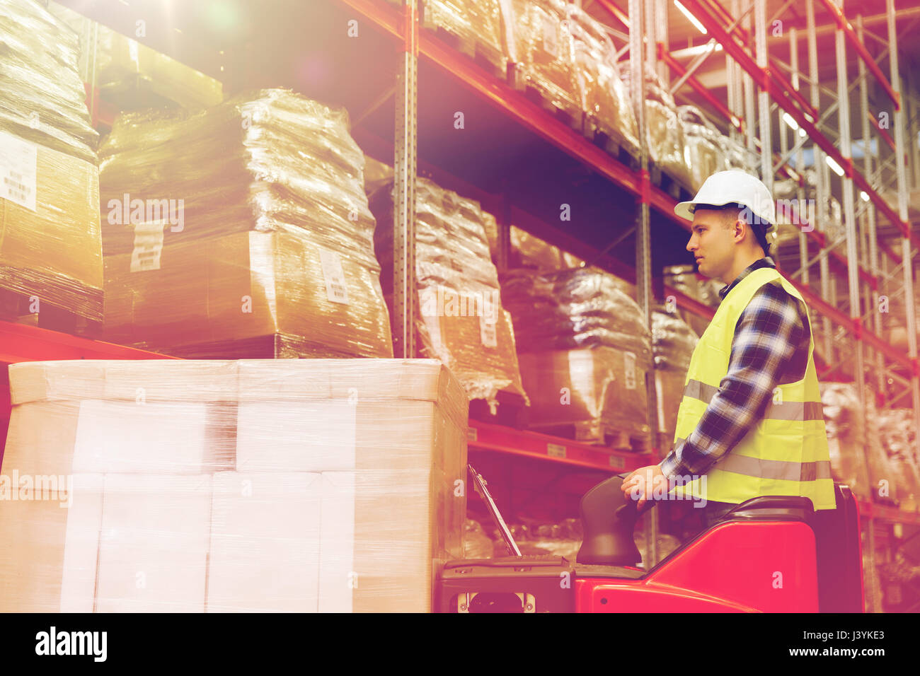 man on forklift loading cargo at warehouse Stock Photo - Alamy