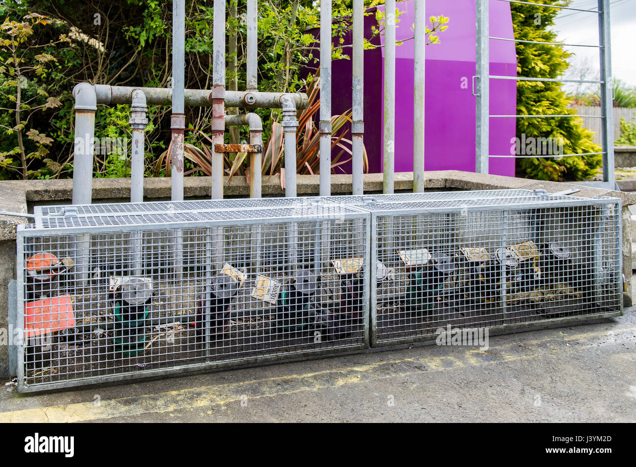Refill pipes hi-res stock photography and images - Alamy