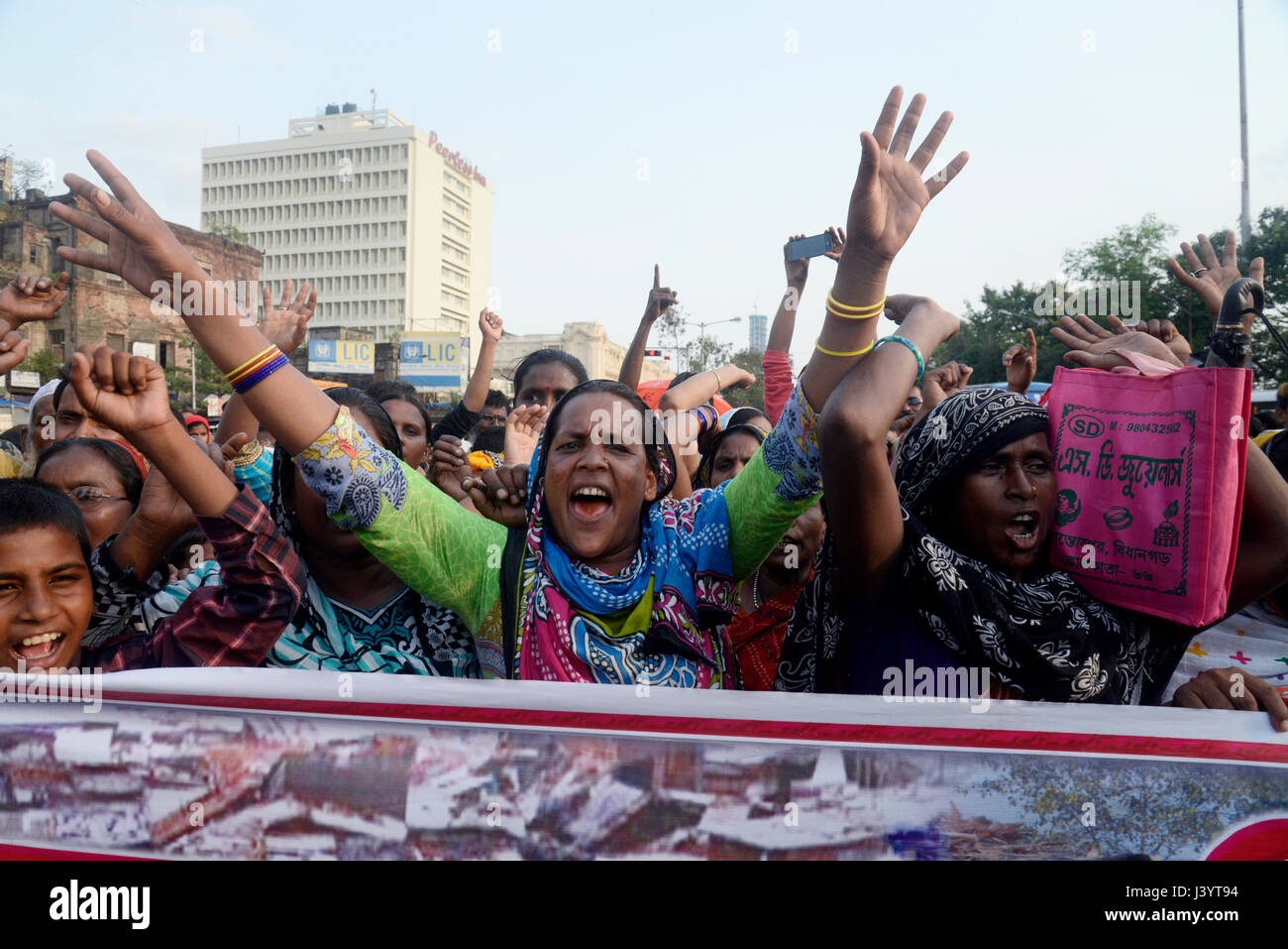 Bhangar, India. 8th May, 2017. Activists from Bhangar rallied with ...