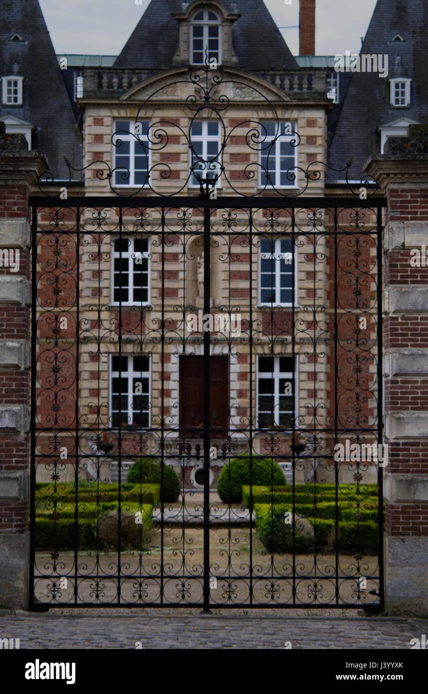 Chateau gate hi-res stock photography and images - Alamy