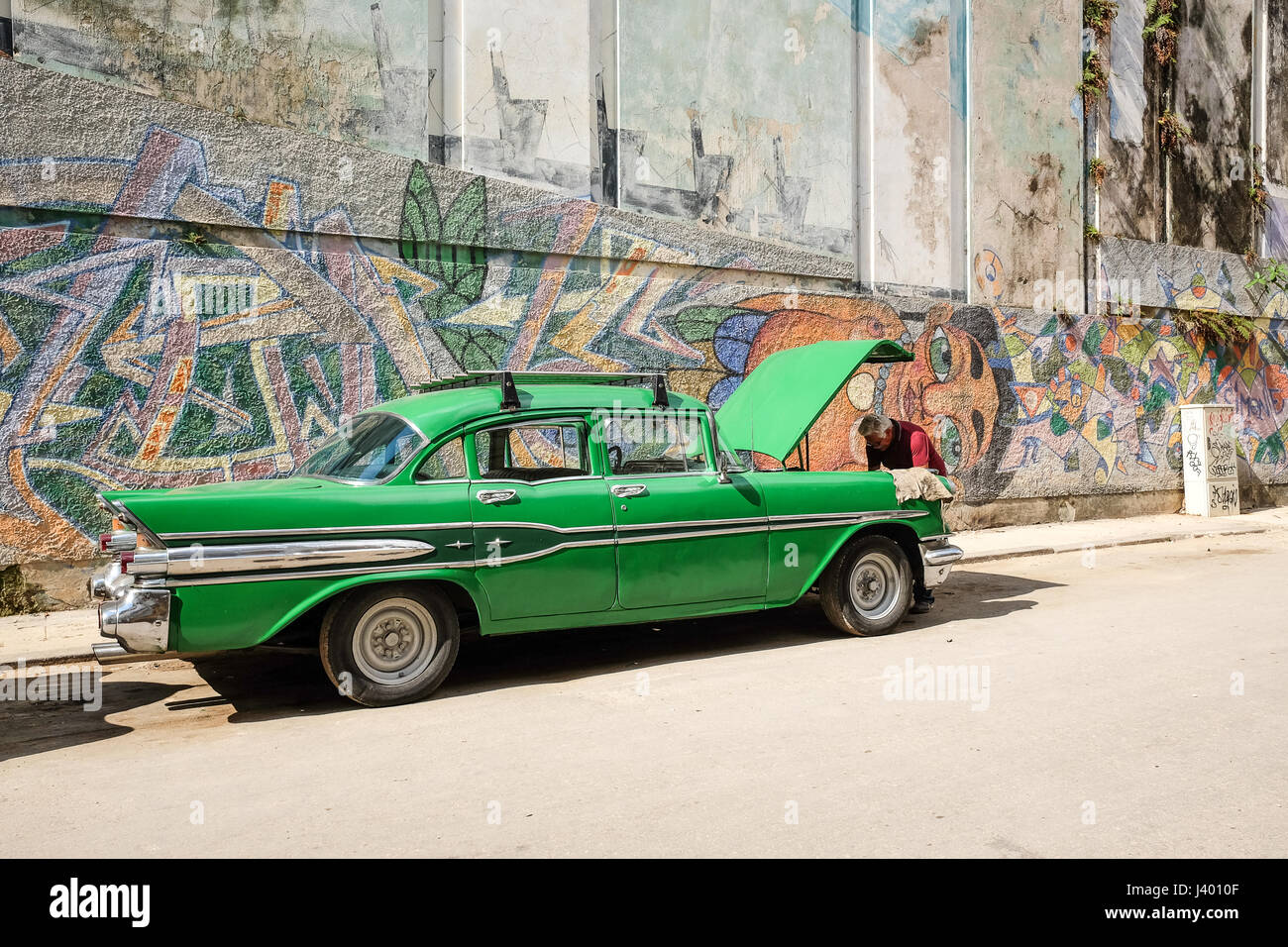 Under hood hi-res stock photography and images - Alamy