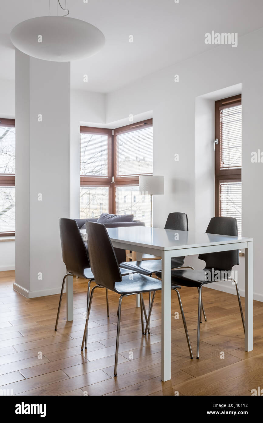 Empty room big windows wooden hi-res stock photography and images - Alamy