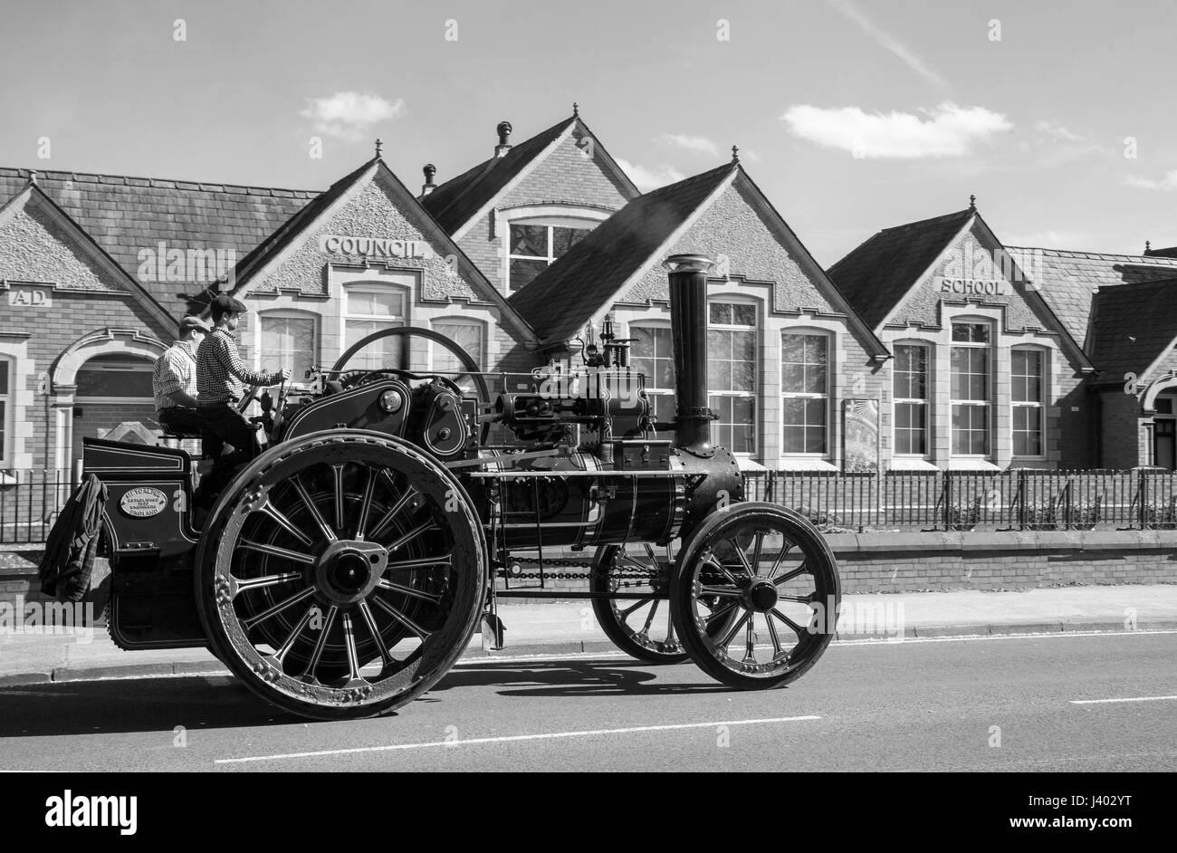 Vintage steam traction engine passing the old Sandbach council school ...