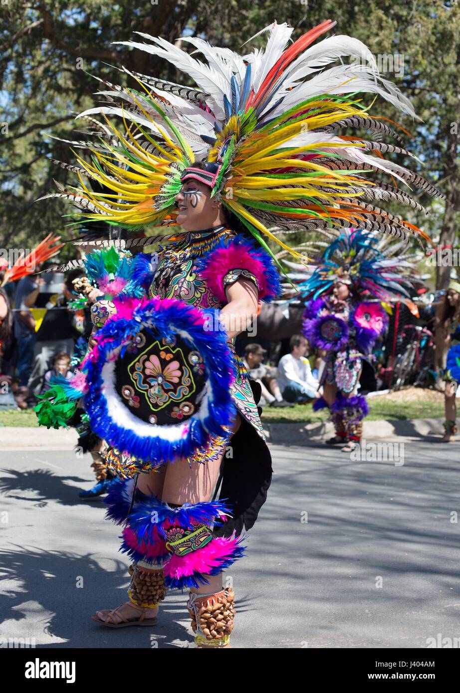 Aztec dancer hi-res stock photography and images - Alamy