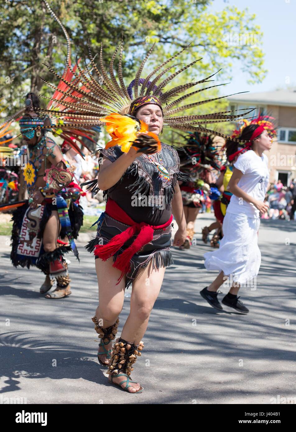Aztec dancer hi-res stock photography and images - Alamy