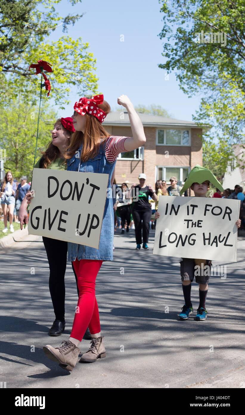 Children carrying signs about hope for the future at the Mayday parade ...