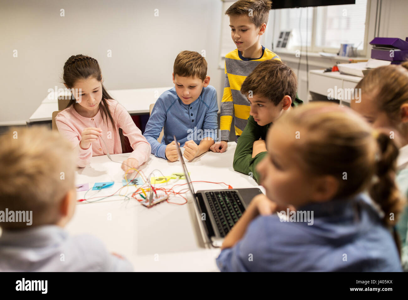kids with invention kit at robotics school Stock Photo - Alamy