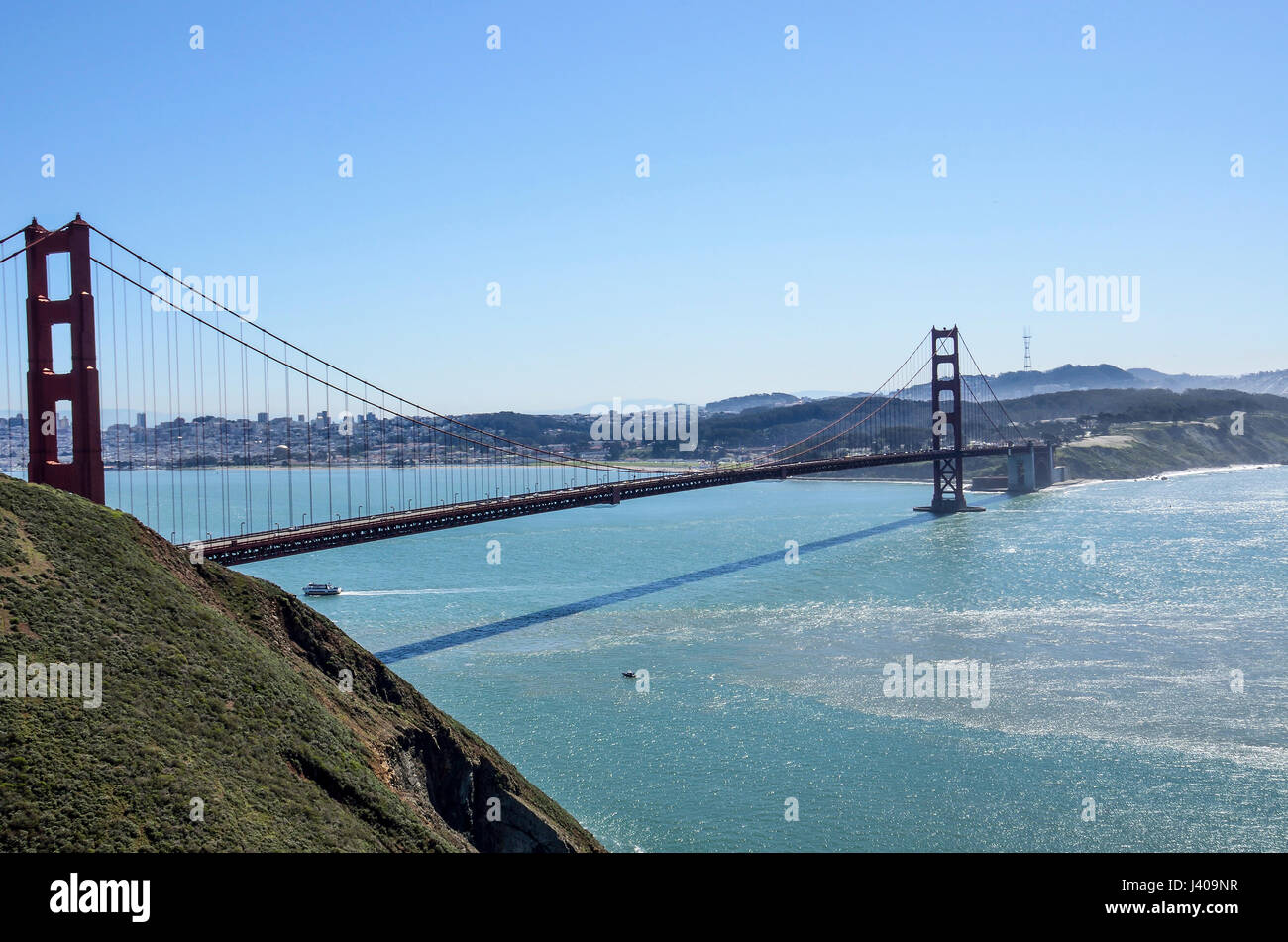 View of the San Francisco's Golden Gate Bridge from the Battery Spencer ...