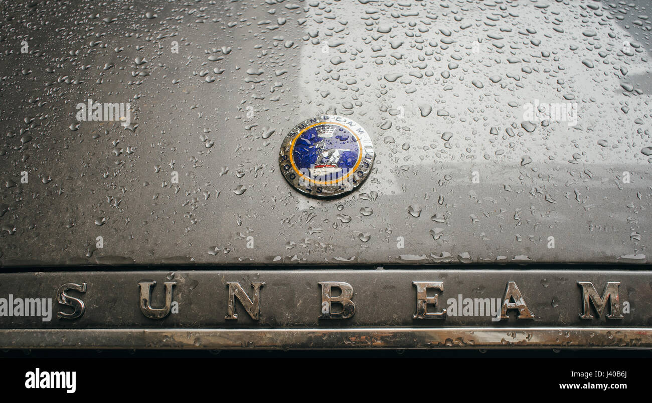 Sunbeam badge logo hi-res stock photography and images - Alamy