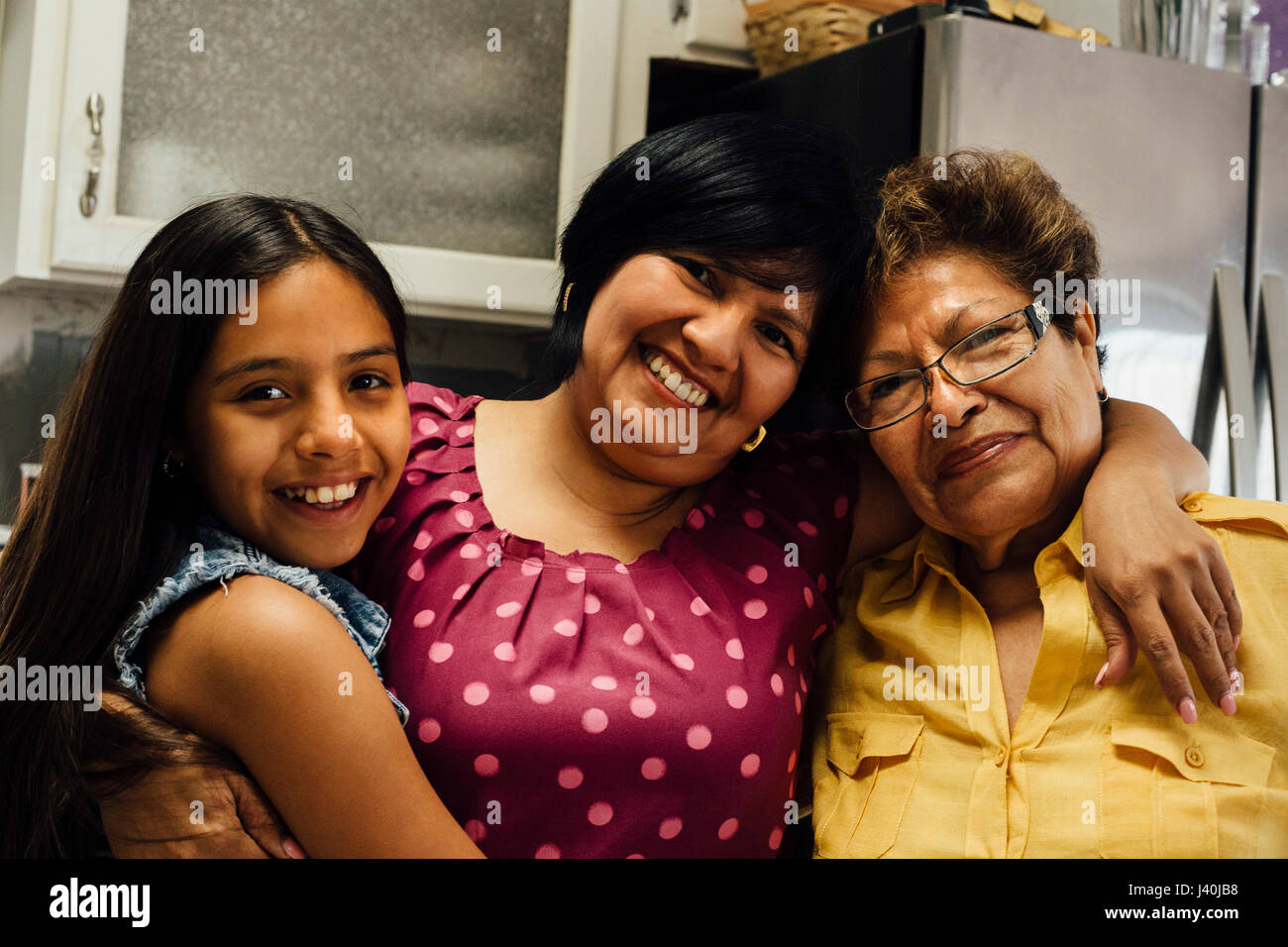 Portrait of multi generation family hi-res stock photography and images ...