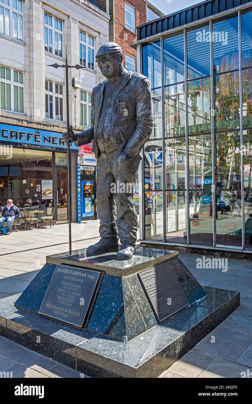Statue, by Jane Robbins, of Fred Dibnah MBE, steeplejack and television ...