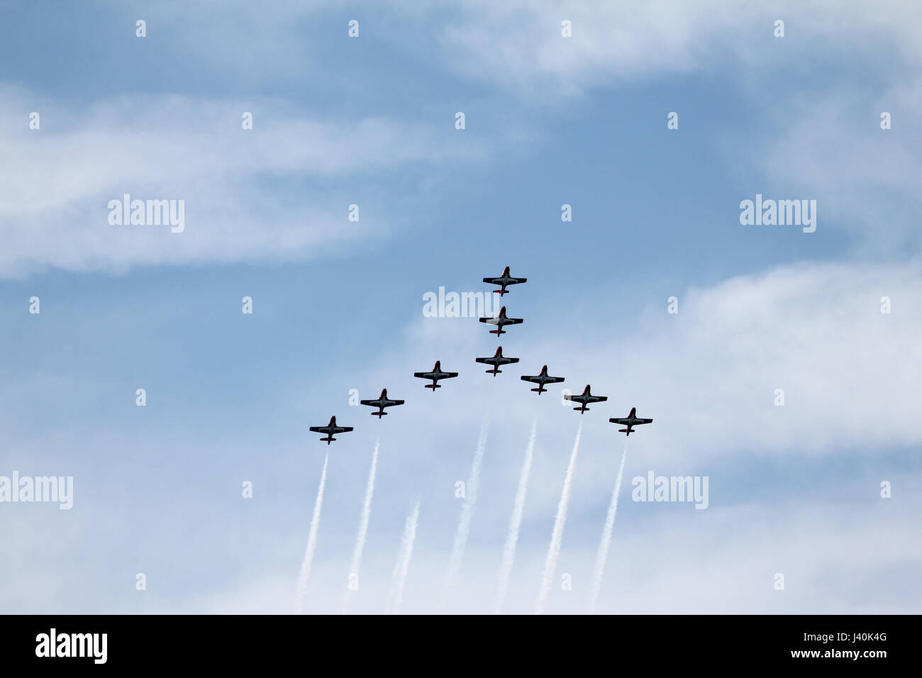 Planes in arrow shape hi-res stock photography and images - Alamy