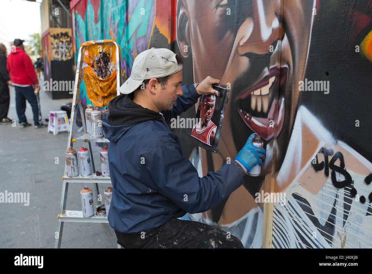Street art spray painting hi-res stock photography and images - Alamy