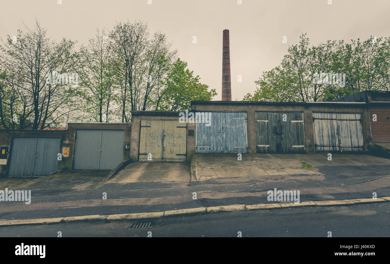 Old garages hi-res stock photography and images - Alamy