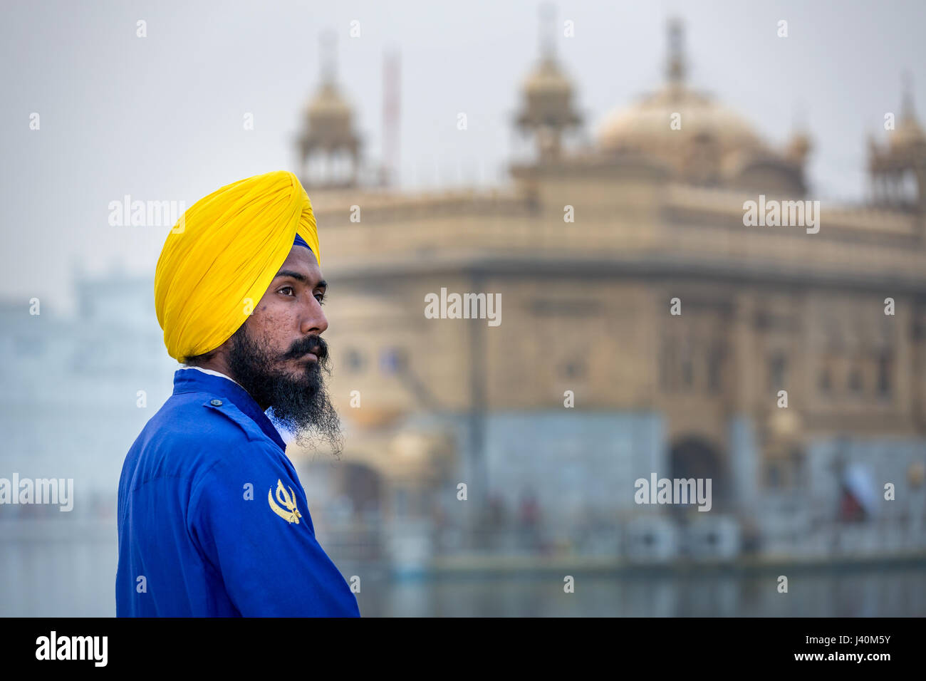 Sikh guard, Golden Temple, Amritsar, Punjab, North India, India Stock ...
