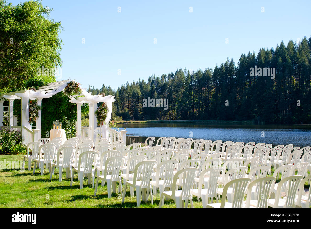 Oregon Wedding Venue by Lake Stock Photo - Alamy