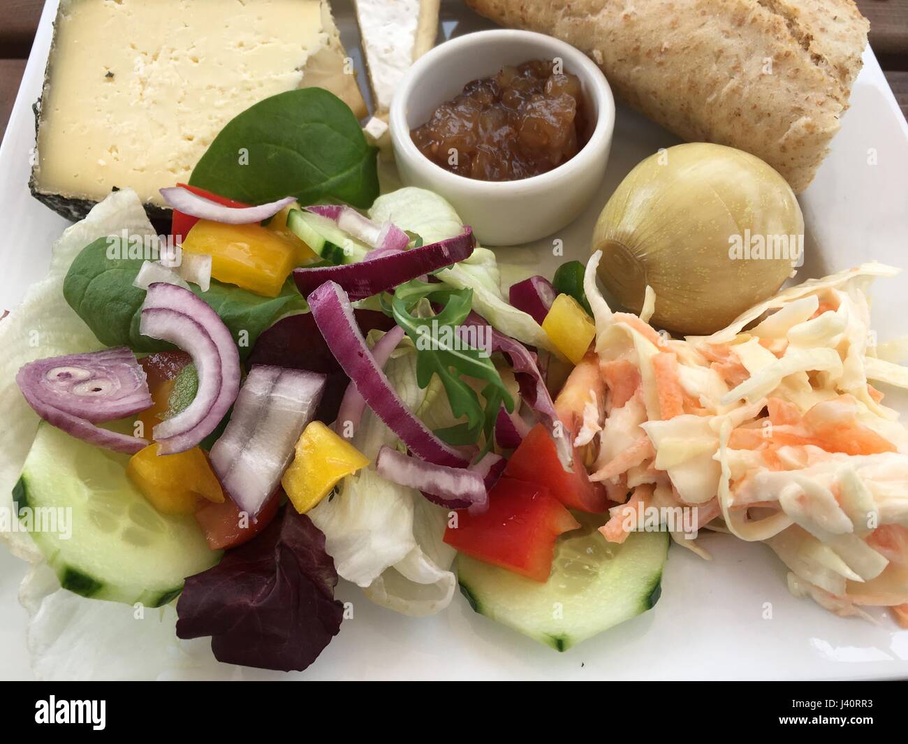 English ploughmans lunch hi-res stock photography and images - Alamy