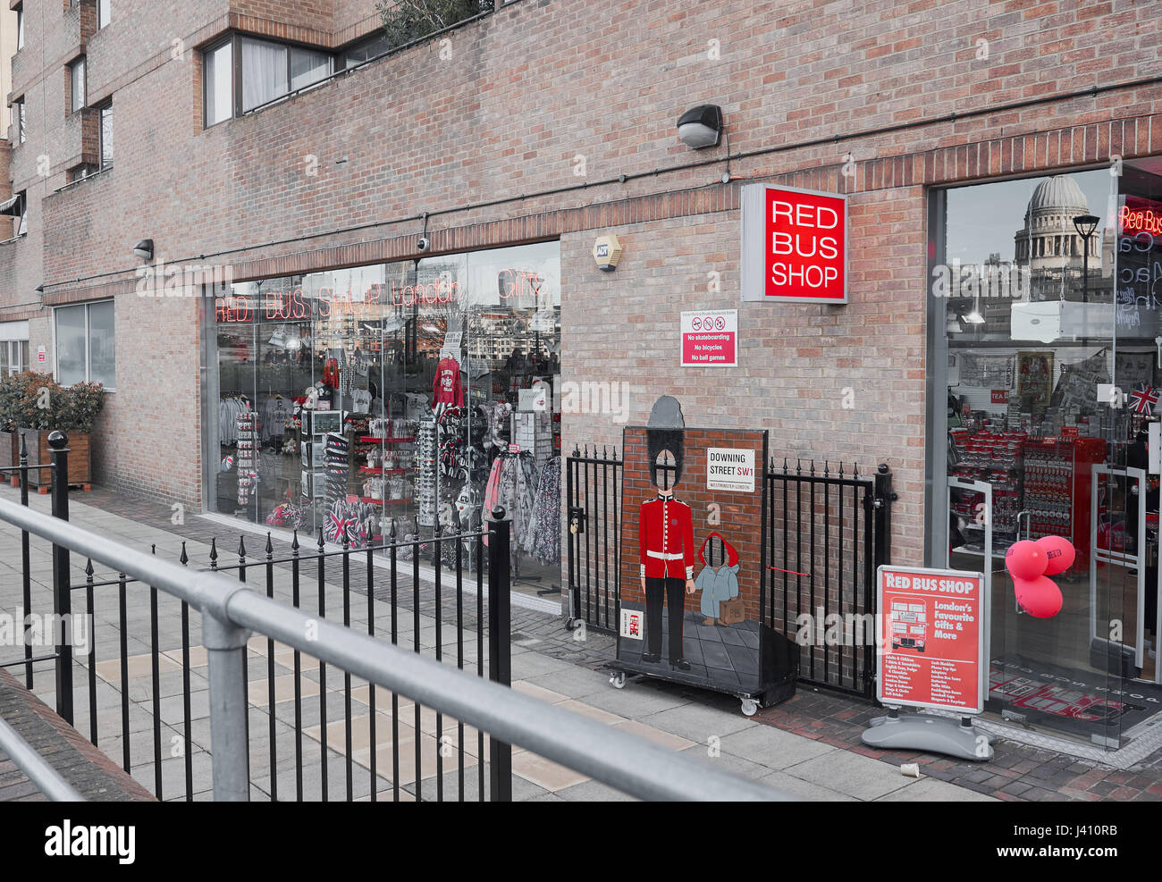 Bus path hi-res stock photography and images - Alamy