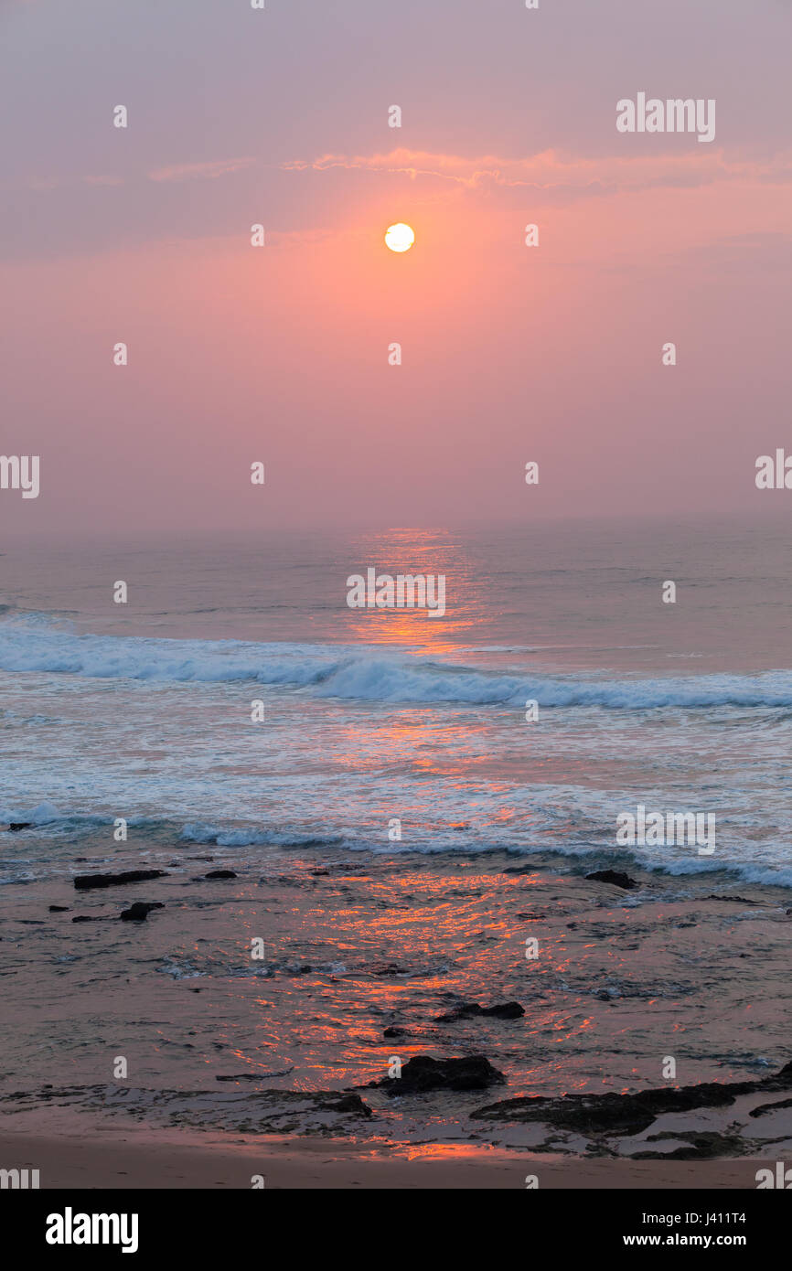 Ocean horizon sunrise hi-res stock photography and images - Alamy