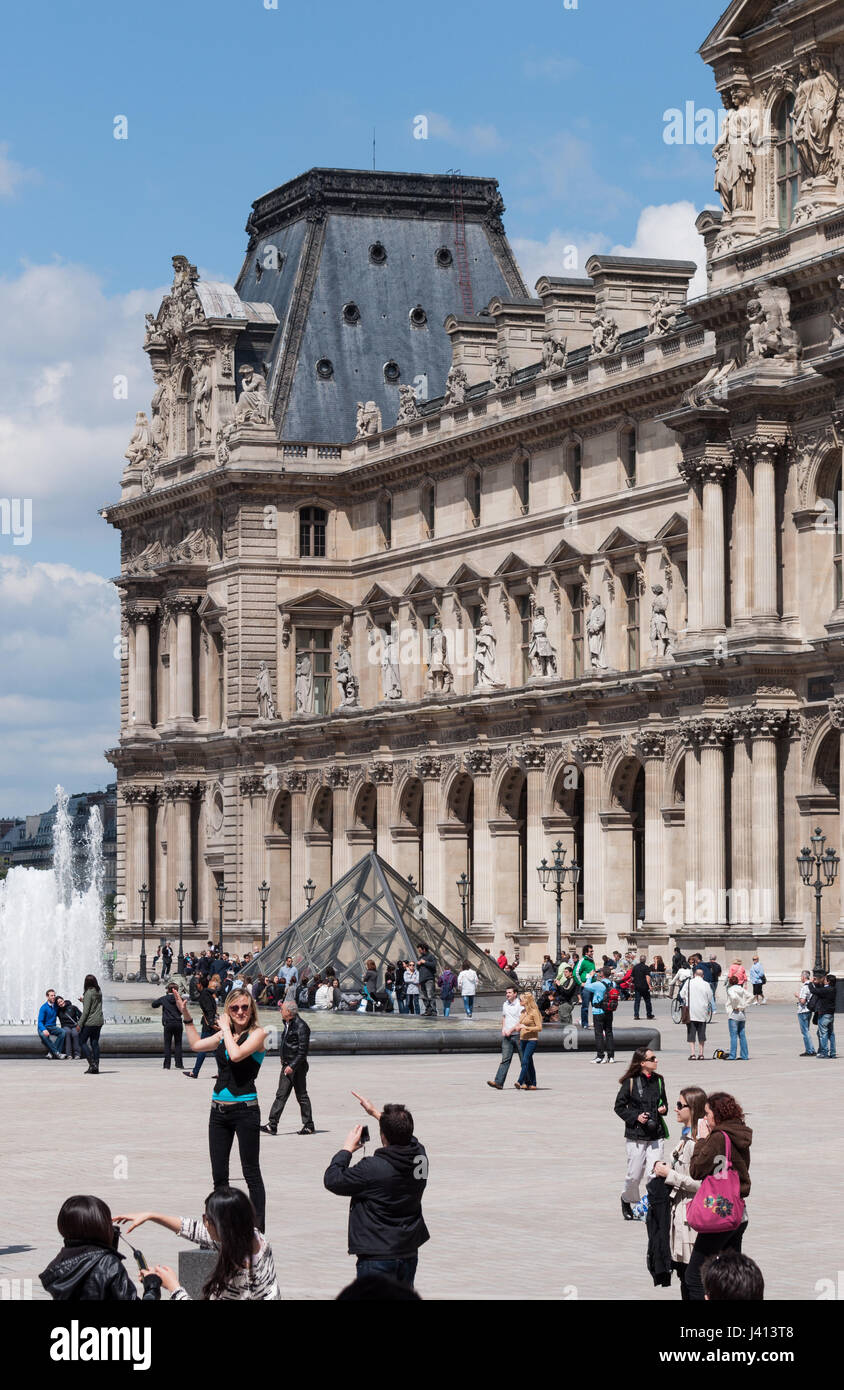 Louvre richelieu wing hi-res stock photography and images - Alamy