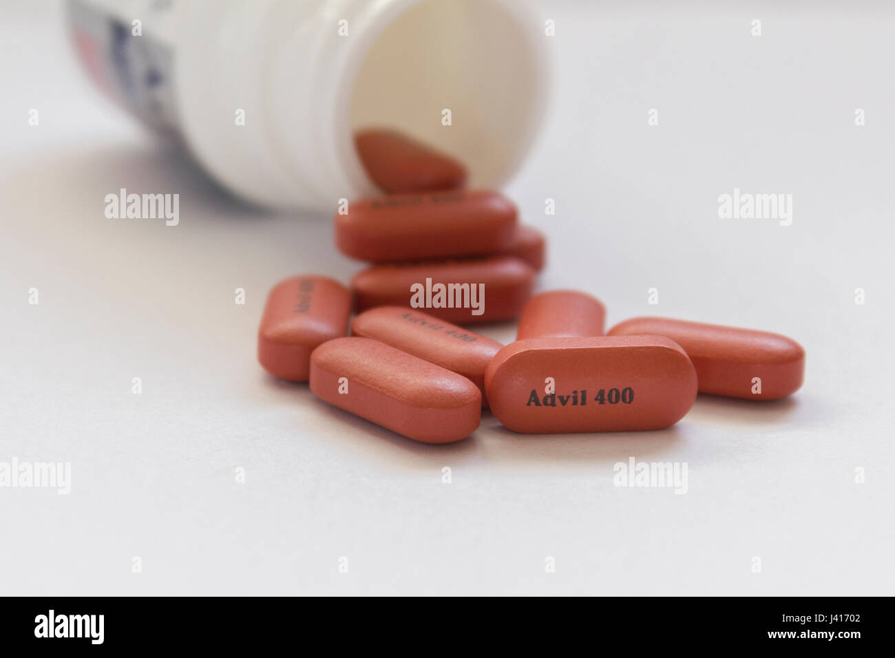 Close-up of Advil 400mg caplets Stock Photo - Alamy