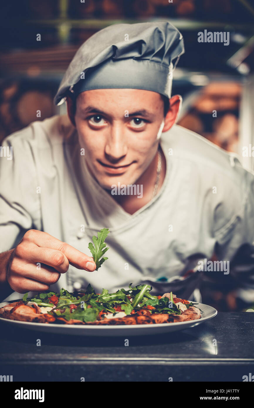 Hands preparing pizza crust hi-res stock photography and images - Alamy