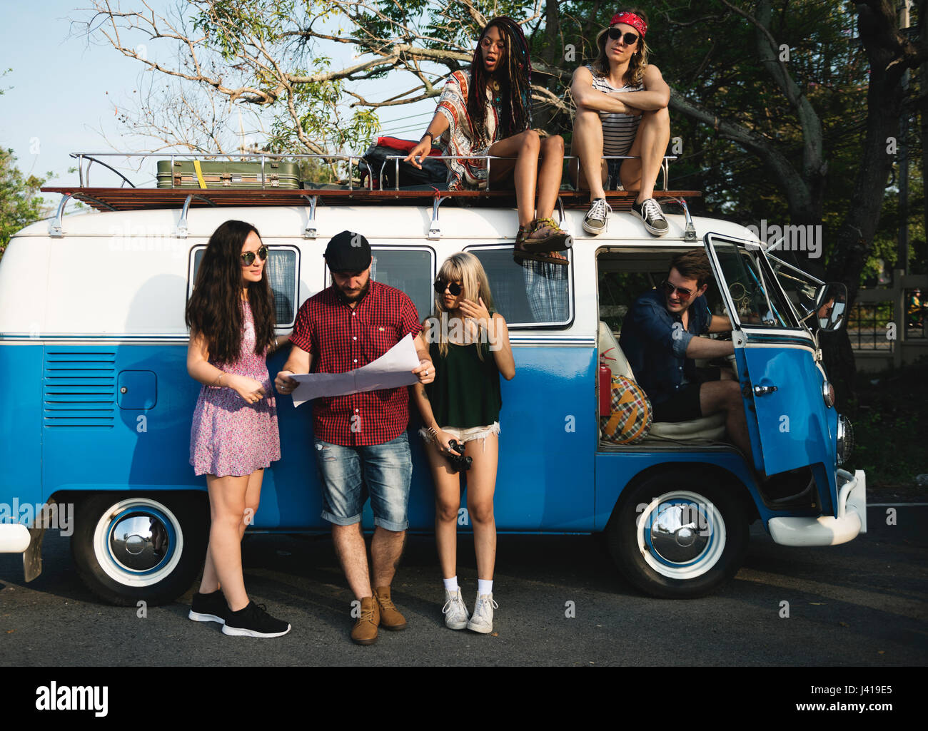 Man checking the map hi-res stock photography and images - Alamy