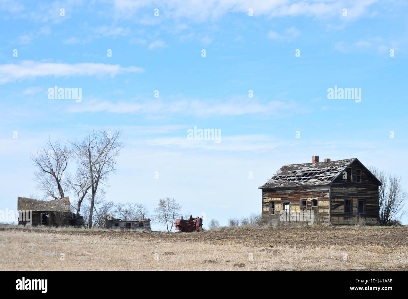 Abandoned farm houses and barns on the Canadian prairie Stock Photo - Alamy