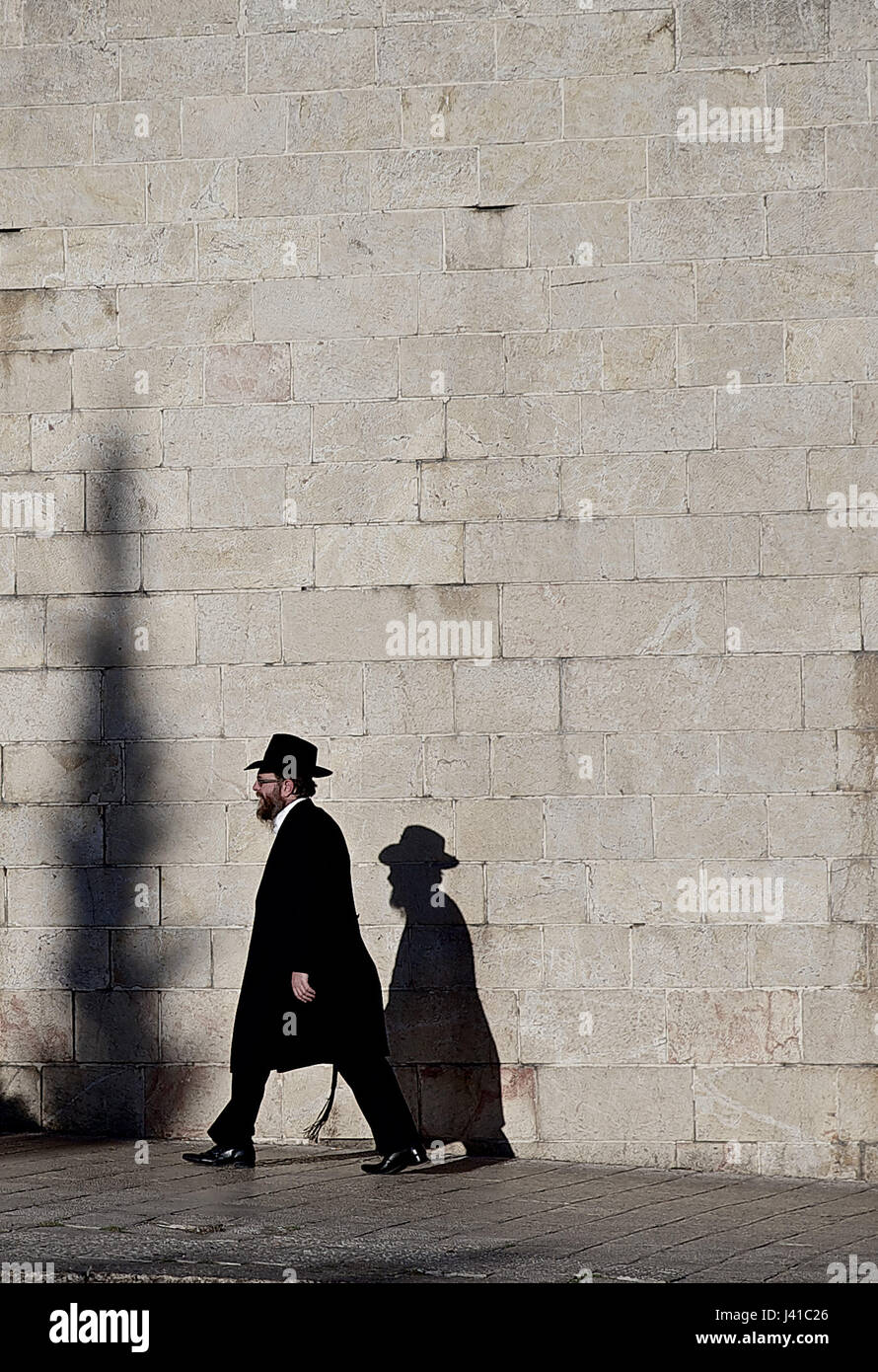 Rabbi walking along a wall, Jerusalem, Israel Stock Photo - Alamy