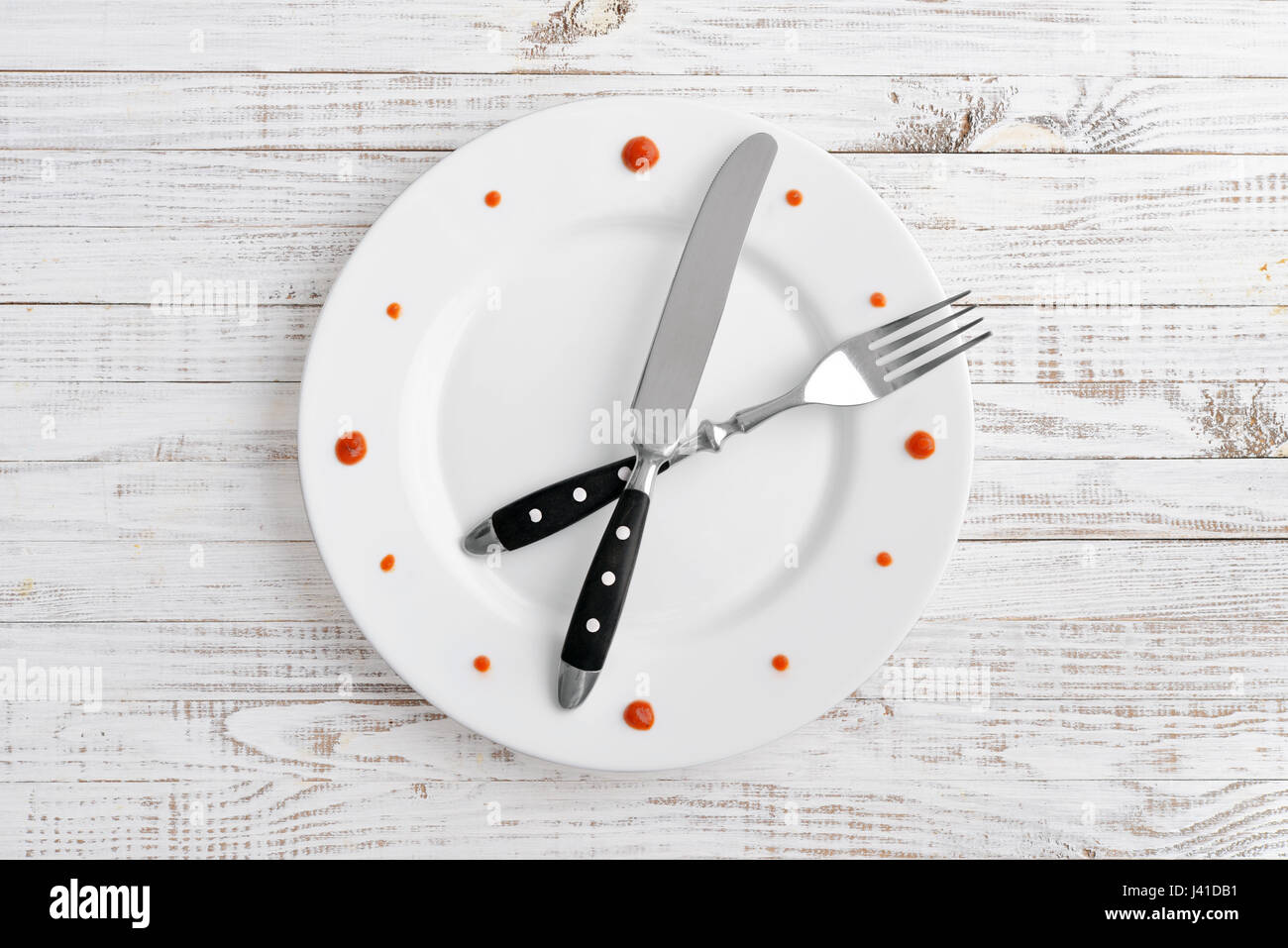 Food clock on white wooden background. Time to eat pasta Stock Photo ...