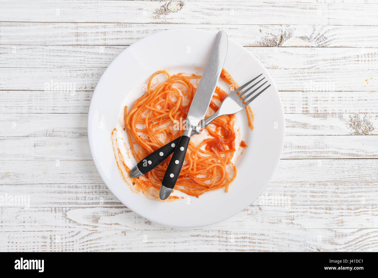 Food clock on white wooden background. Time to eat pasta Stock Photo ...
