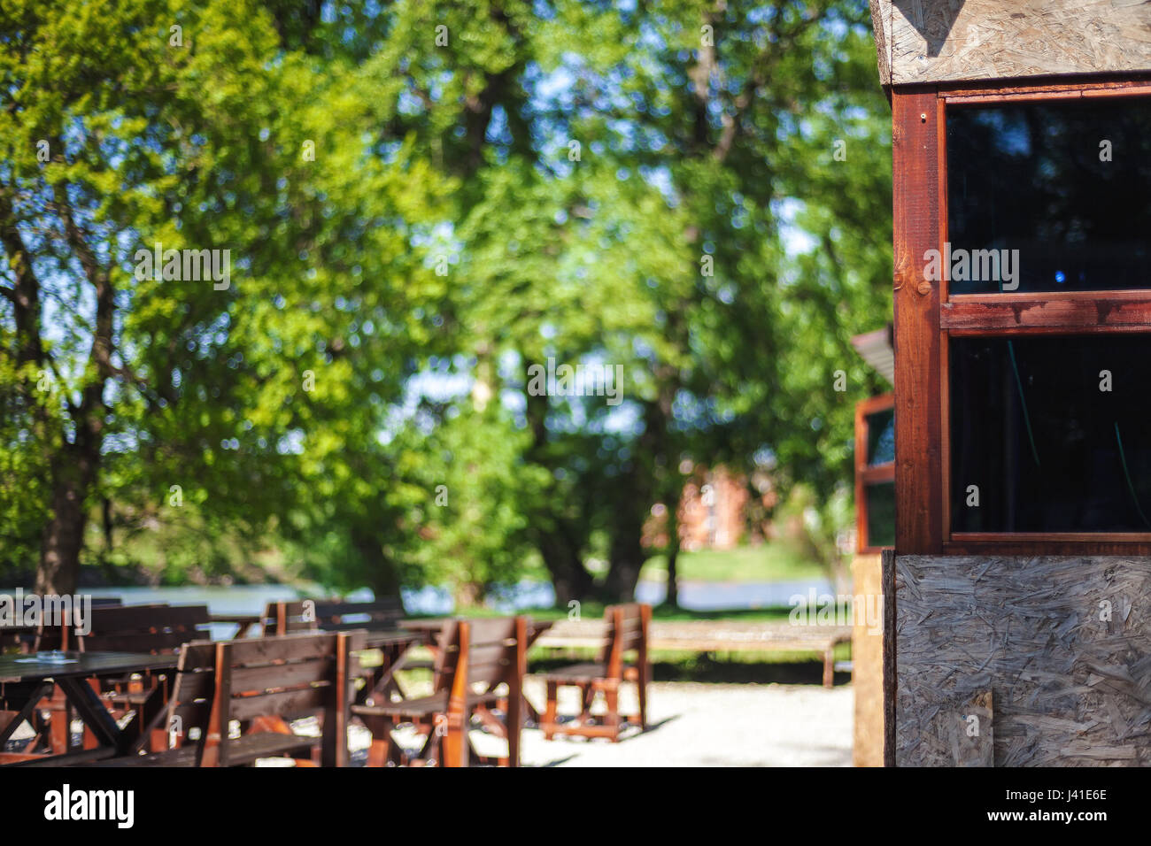 Empty park tables hi-res stock photography and images - Alamy