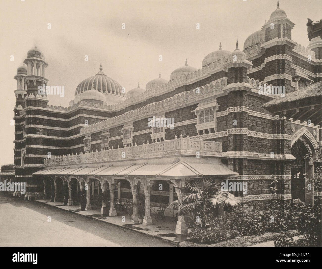 Le palais indien, Champ de Mars Stock Photo - Alamy