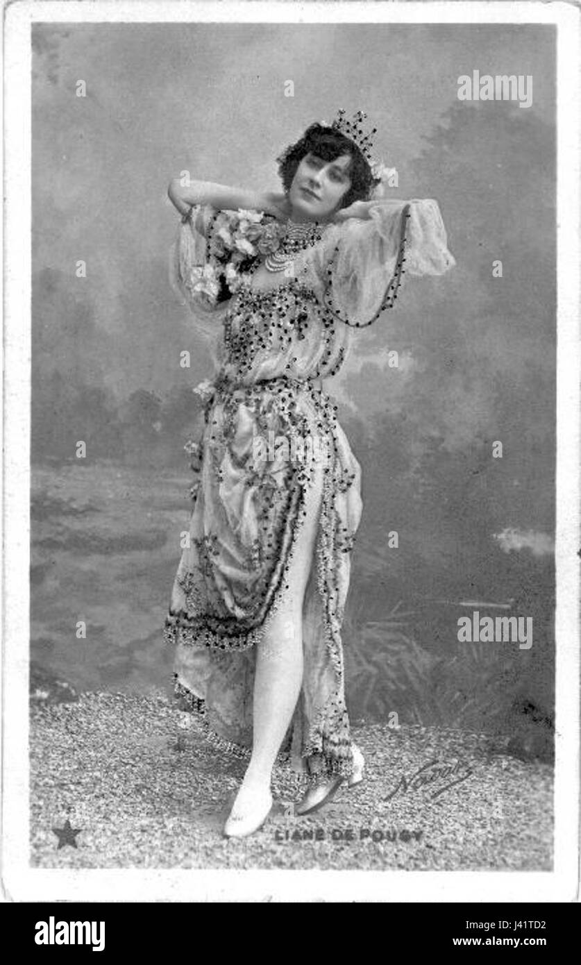 Courtesan lifestyle Black and White Stock Photos & Images - Alamy