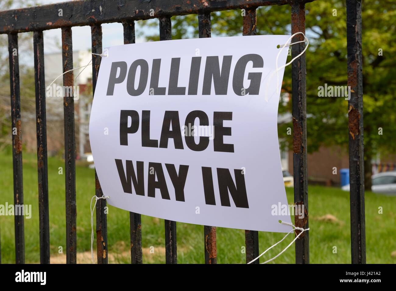 Polling place sign outside hi-res stock photography and images - Alamy