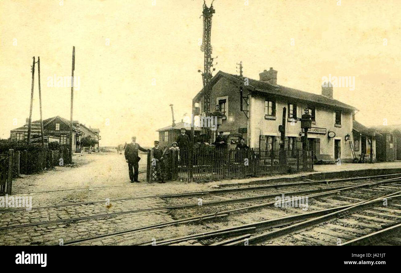 Le Meux (60), gare du Meux La Croix Saint Ouen Stock Photo - Alamy