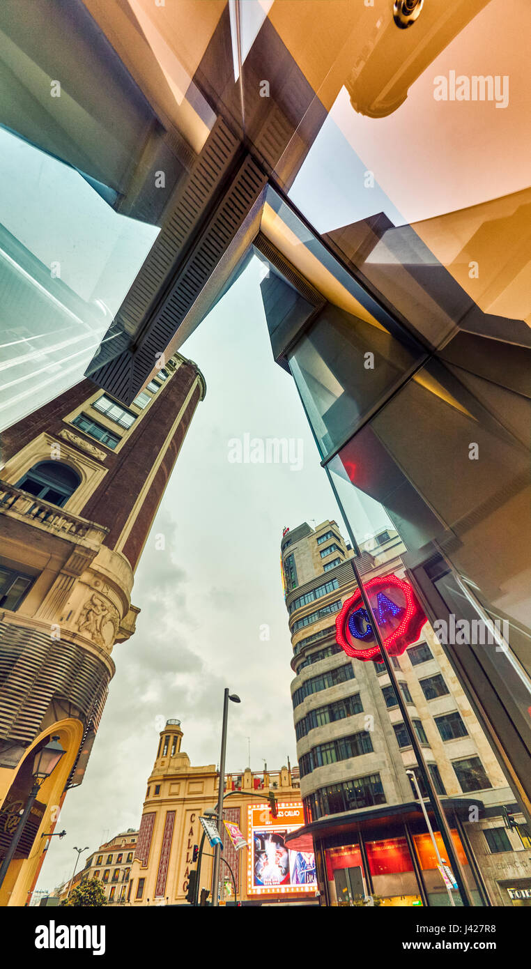 Architecture low angle hi-res stock photography and images - Alamy