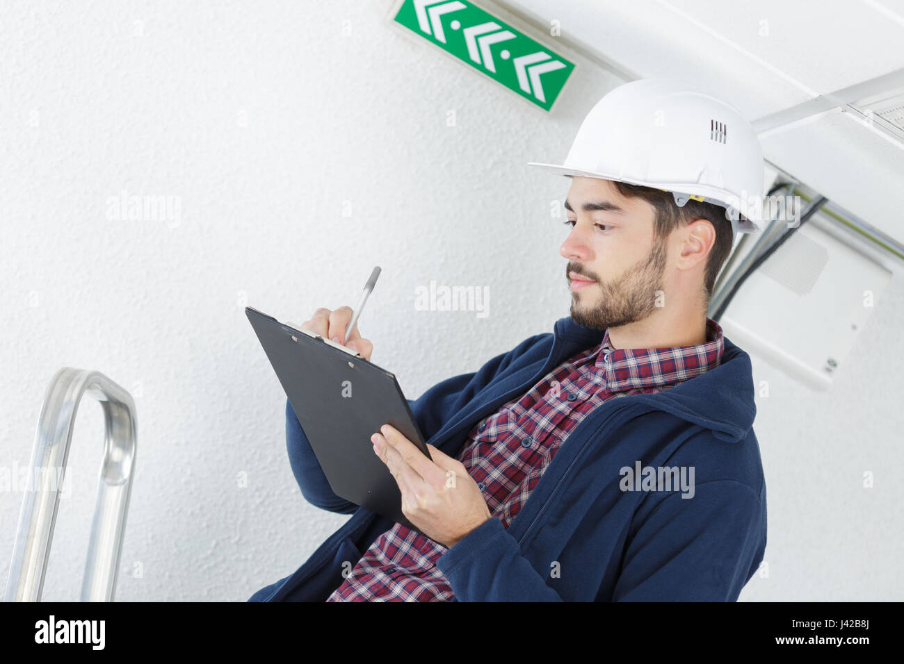Contractor writing on wall hi-res stock photography and images - Alamy