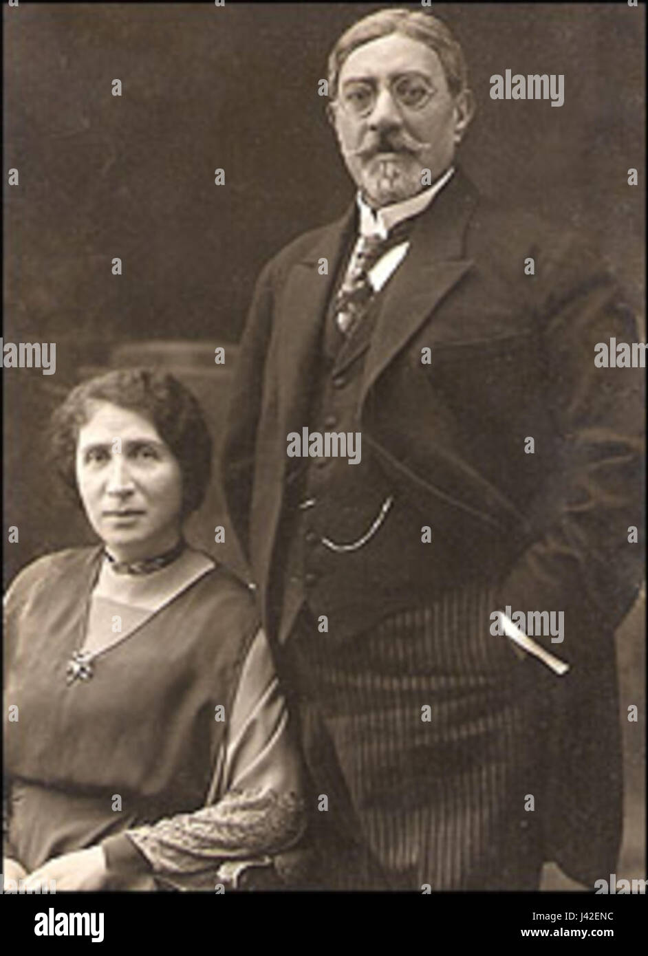 His wife asma hi-res stock photography and images - Alamy