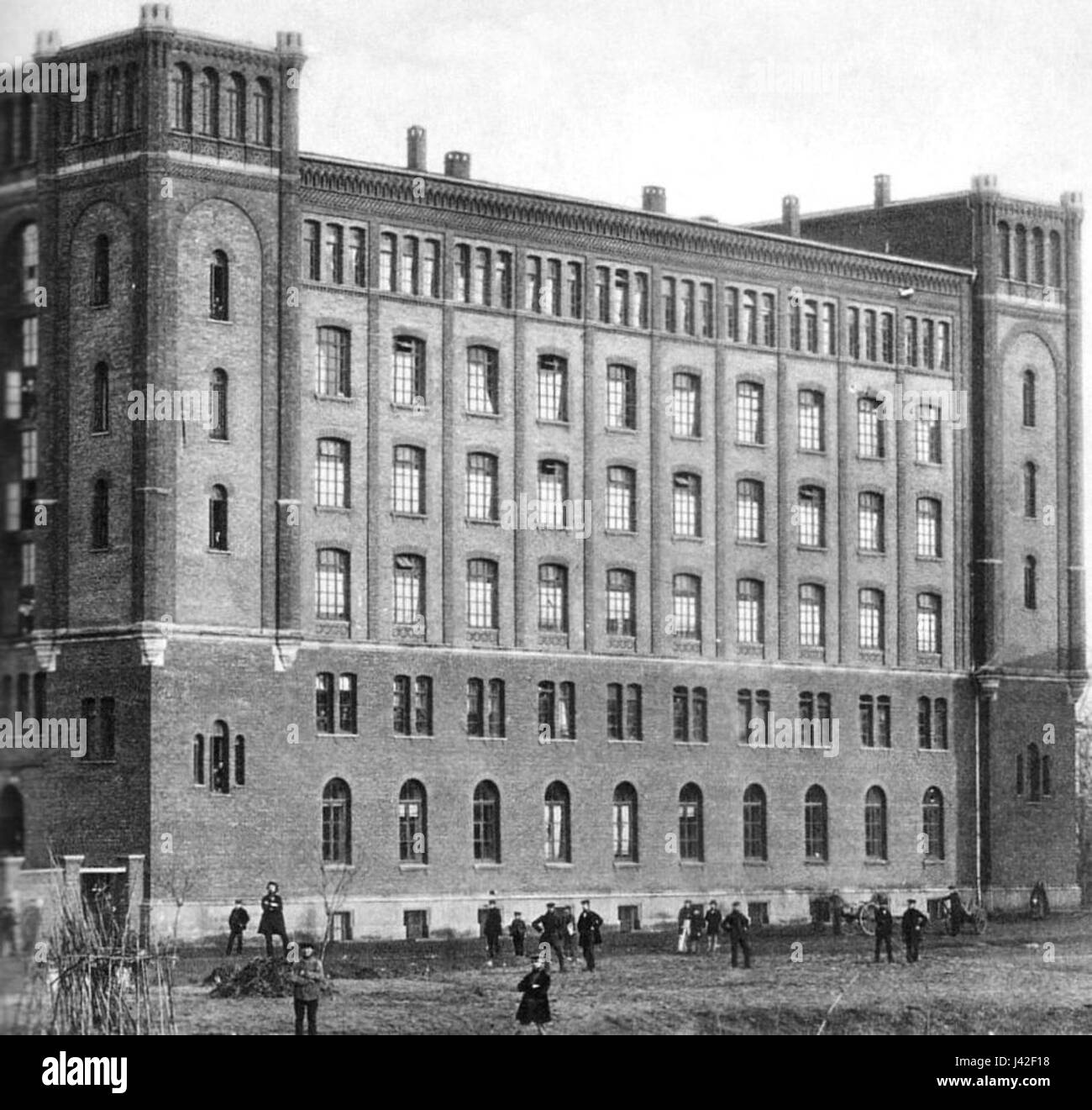 'Mechanische Weberei Hannover um 1890' refers to a mechanical weaving ...