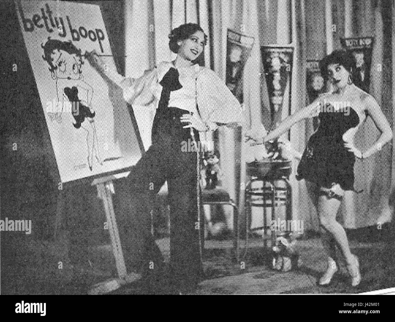 Little Ann L Rothschild being painted by Pauline Comanor Stock Photo ...