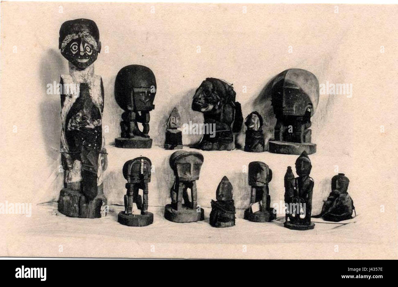 Korwar figures, northwest New Guinea Stock Photo - Alamy