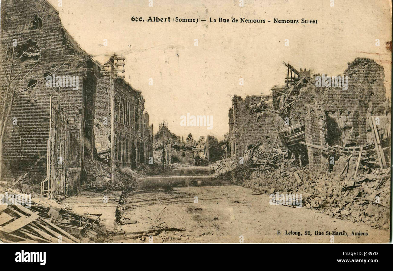 Lelong 660 ALBERT La rue de Nemours Stock Photo - Alamy