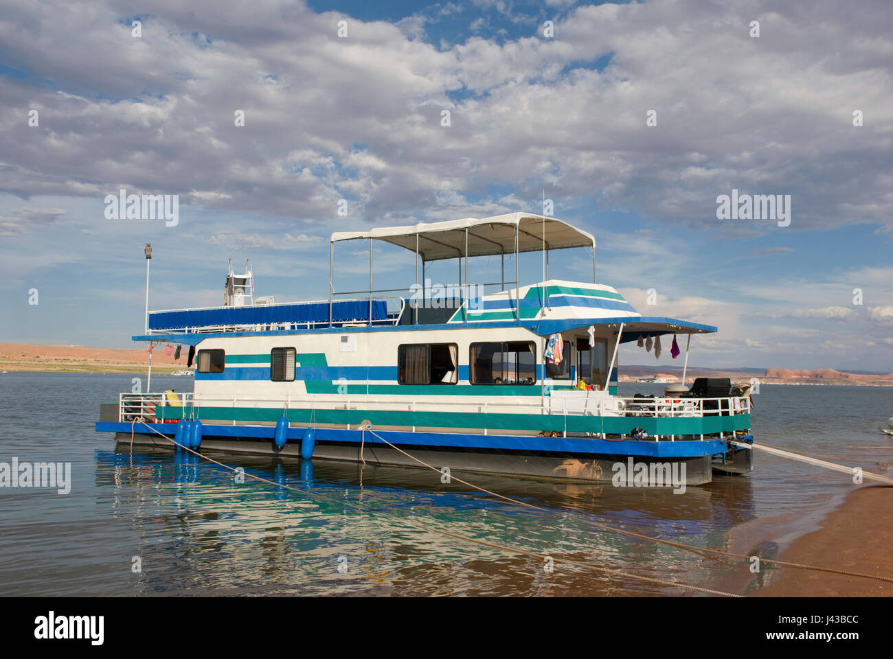 Lake powell houseboat hi-res stock photography and images - Alamy
