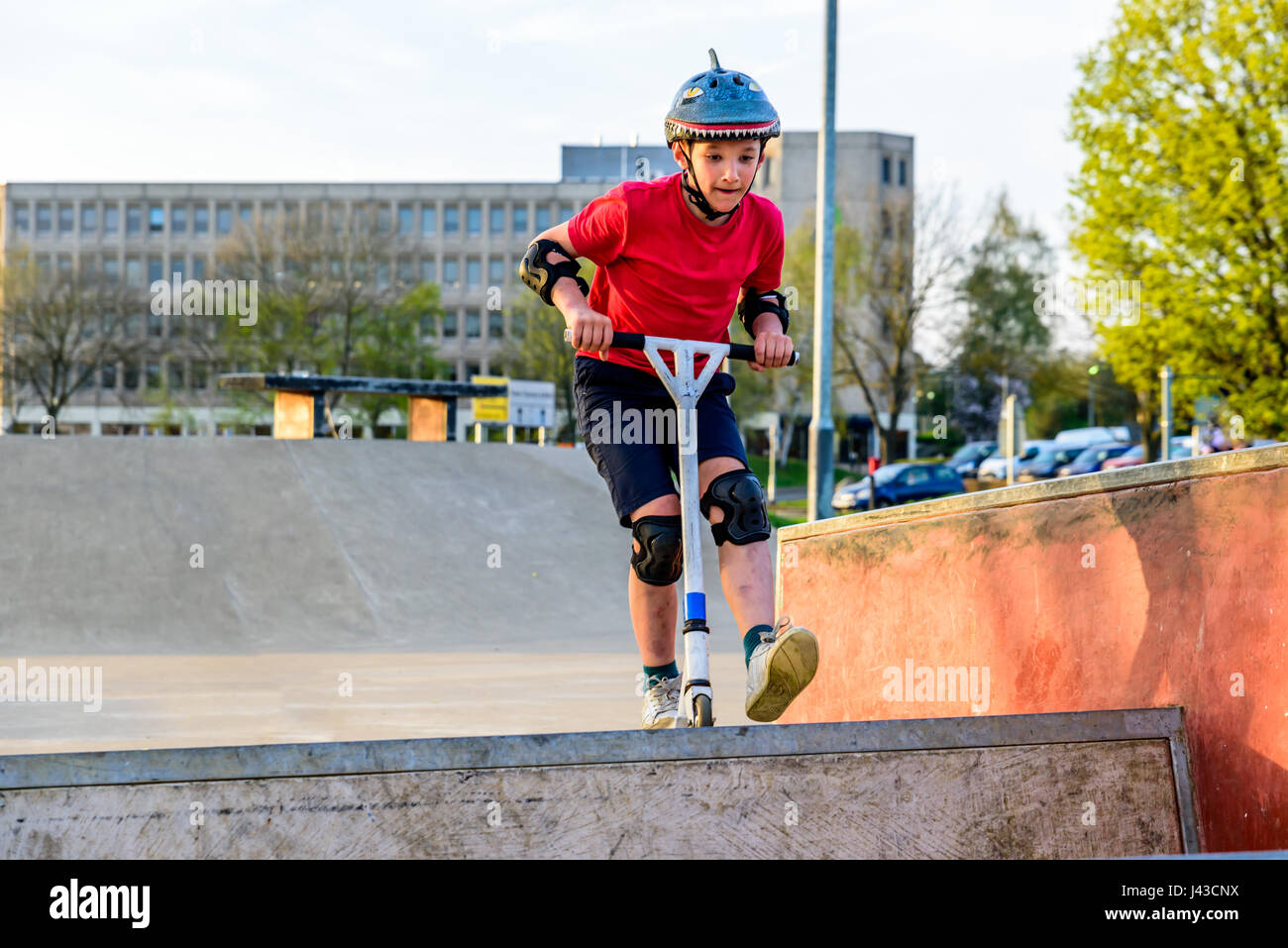 Teen boy speed skating hi-res stock photography and images - Alamy