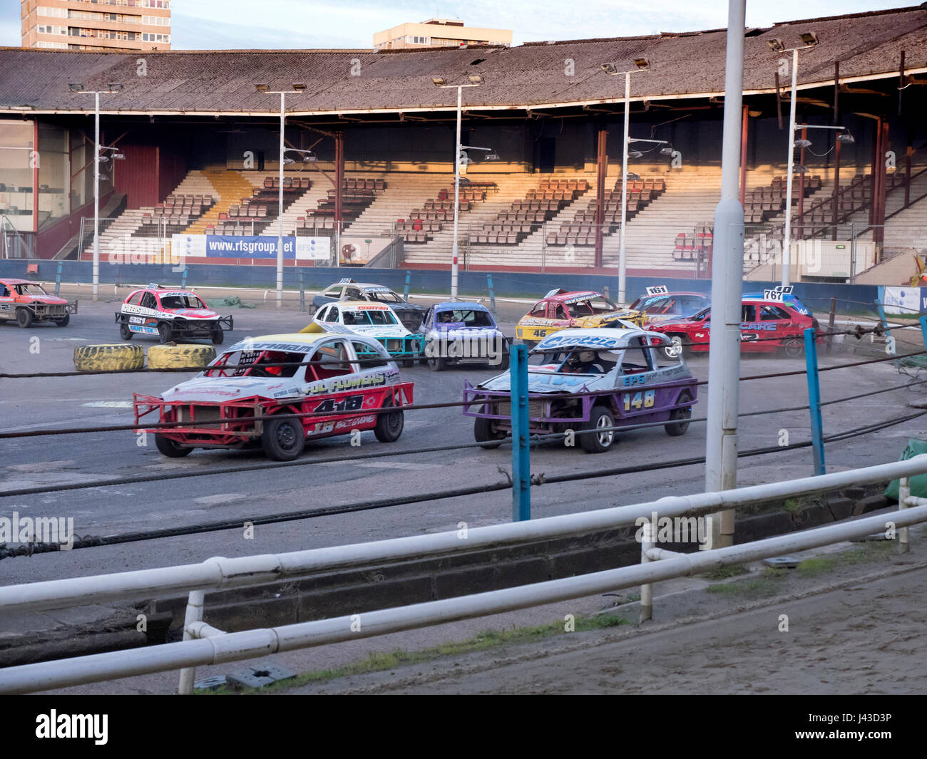 Oval racing hi-res stock photography and images - Alamy