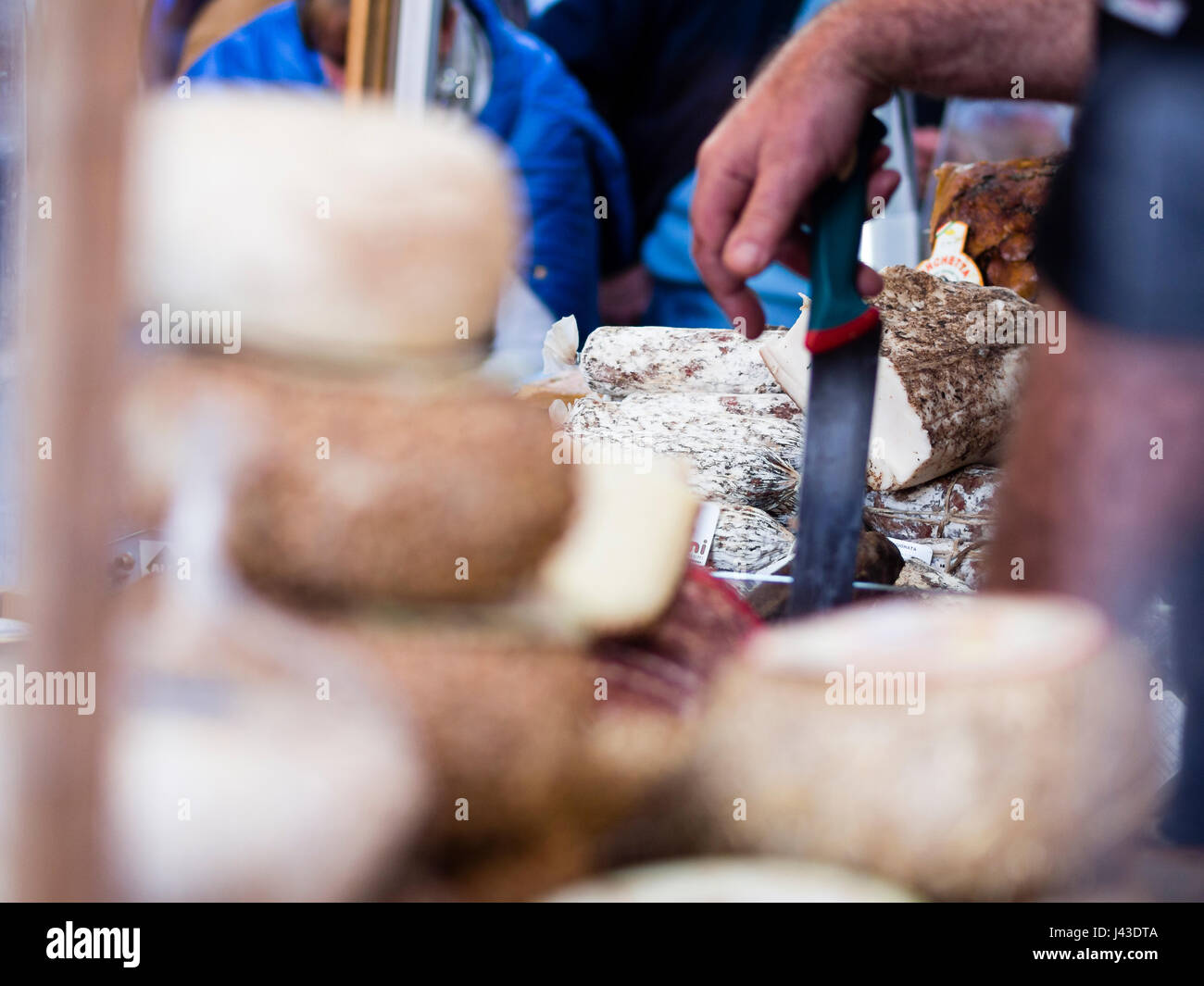 Food in italy hand hi-res stock photography and images - Alamy