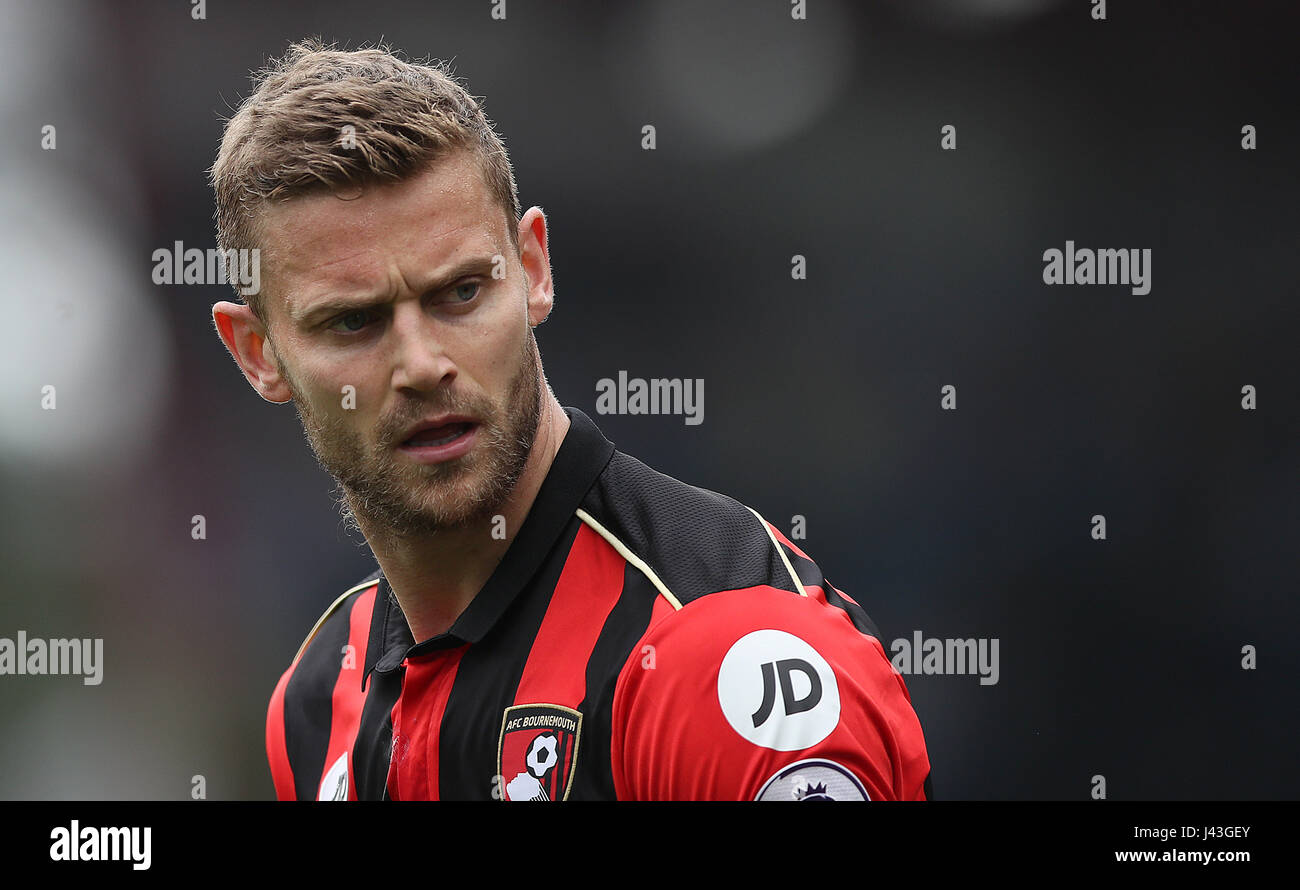 AFC Bournemouth's Simon Francis Stock Photo - Alamy