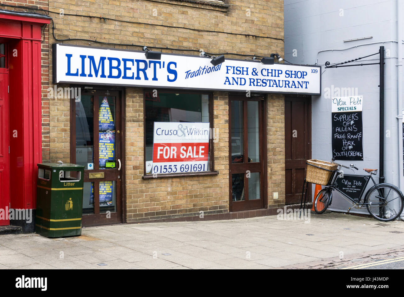 Chip shop closed sign hi-res stock photography and images - Alamy